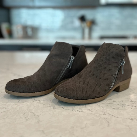 Universal Thread | Shoes | Booties | Poshmark